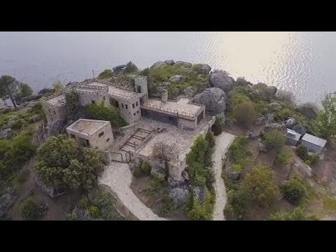 Explora la majestuosidad del Castillo Embalse del Burguillo en plena ...
